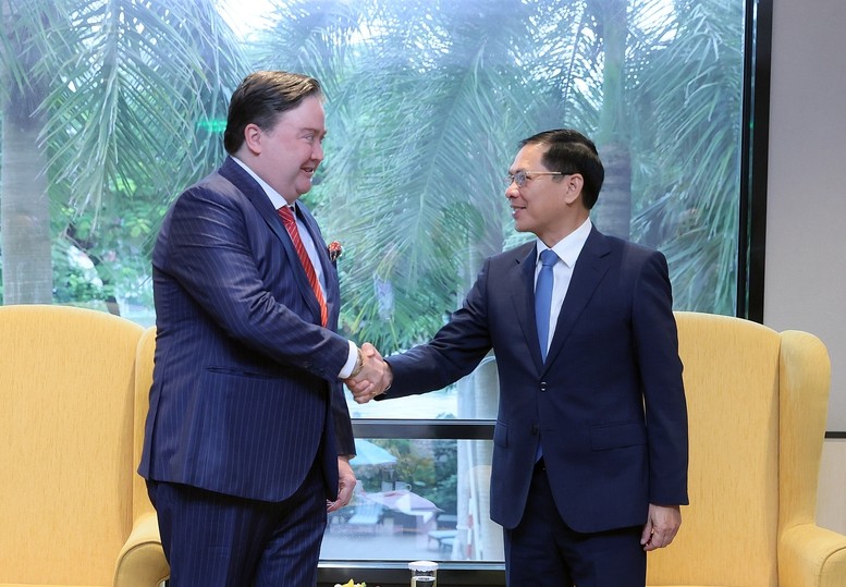 Đại sứ Marc Knapper: Mỹ cam kết hỗ trợ các mục tiêu phát triển của Việt Nam | Tin nhanh chứng khoán